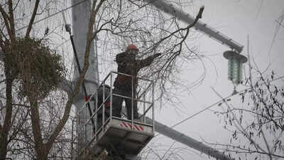 Ukraine: Ukraine utility crews adapt, overcome after Russian strikes ...