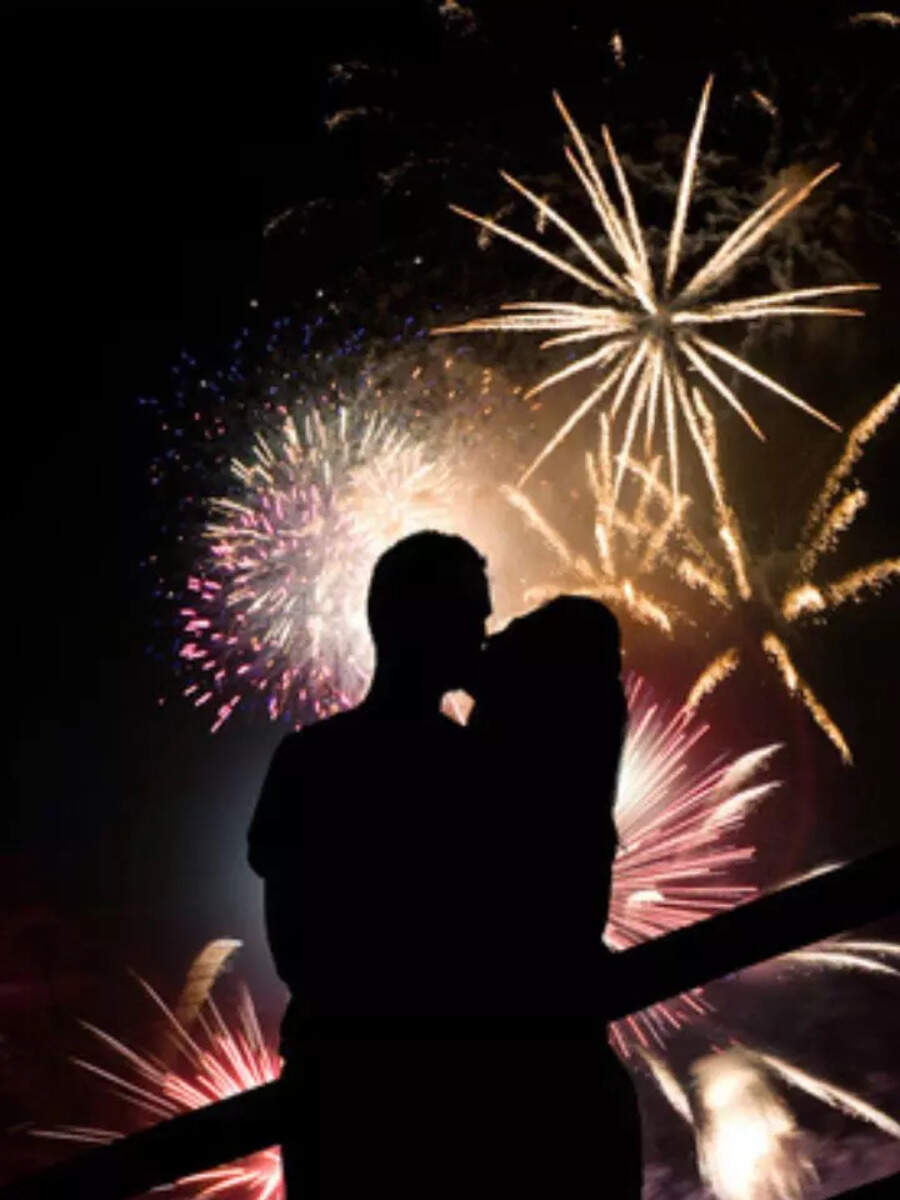Shayari | Hindi love shayari to share on WhatsApp | Times Now