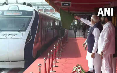 PM Modi flags off Nagpur-Bilaspur Vande Bharat Express | India News - Times of India