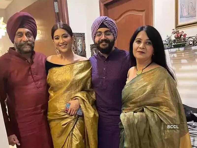 Bigg Boss 16 contestant Nimrit Kaur Ahluwalia's parents and her brother ...