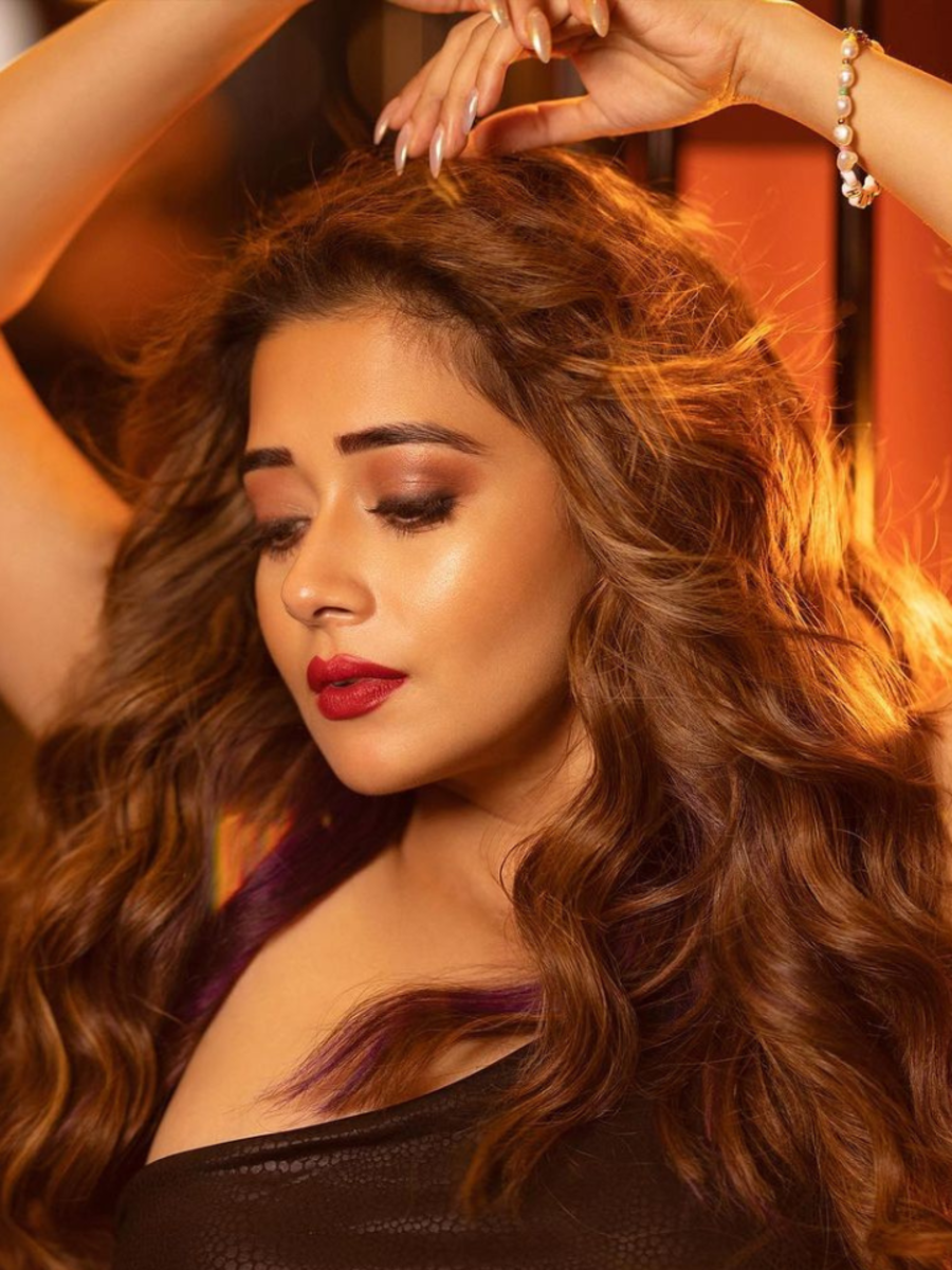 Bigg Boss 16's Tina Datta-inspired BOLD looks for a date night | Zoom TV