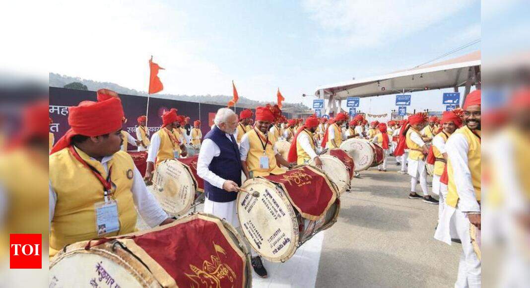 PM Narendra Modi plays dhol, makes Nagpur drummer a celebrity | Nagpur ...