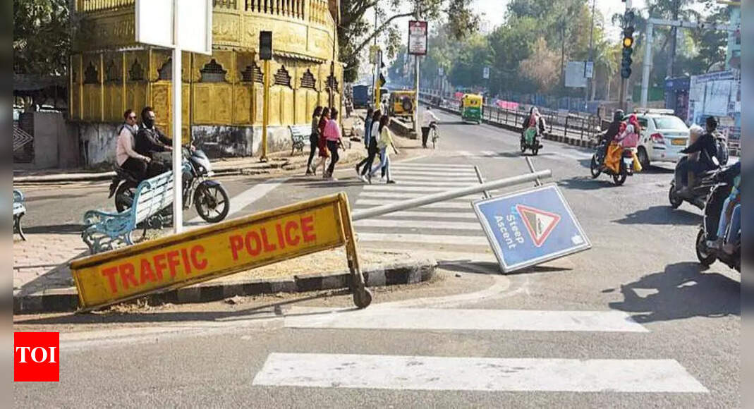 Jutting boards & barricades turn hazardous for commuters | Bhopal News - Times of India