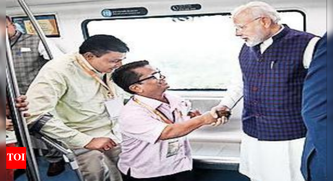 Narendra Modi: PM Narendra Modi buys Rs 20 ticket, ‘inspires’ co-passengers during Metro ride in ...