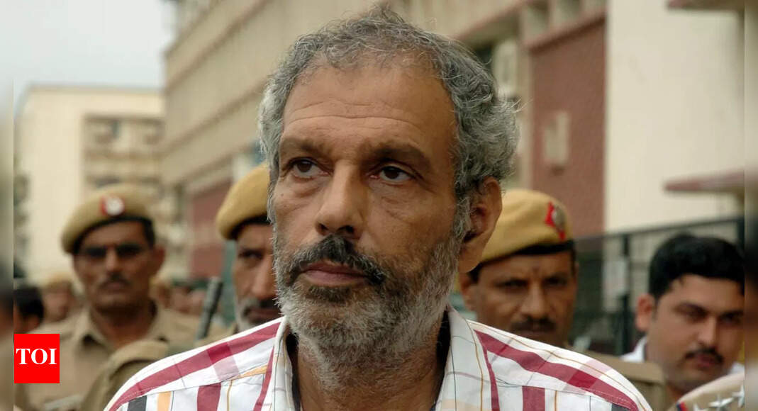 Kobad: Maharashtra first awards Kobad Ghandy’s book, then scraps award ...