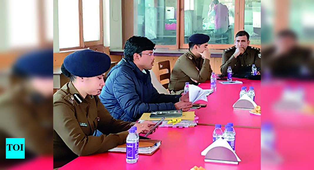 Gaya: Gaya Dm & Ssp Reviewsecurity Arrangements | Patna News - Times of ...