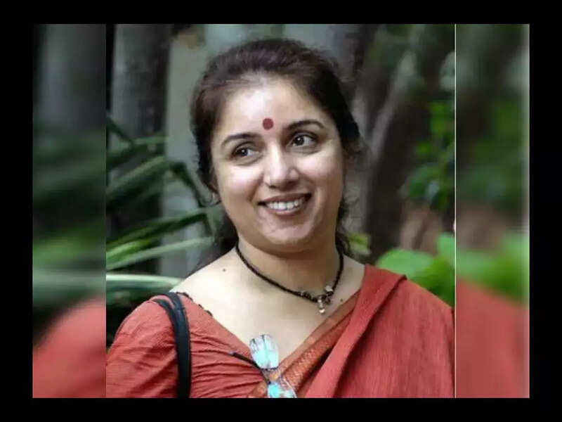I connect more with women's stories, says Revathy | Hindi Movie News ...