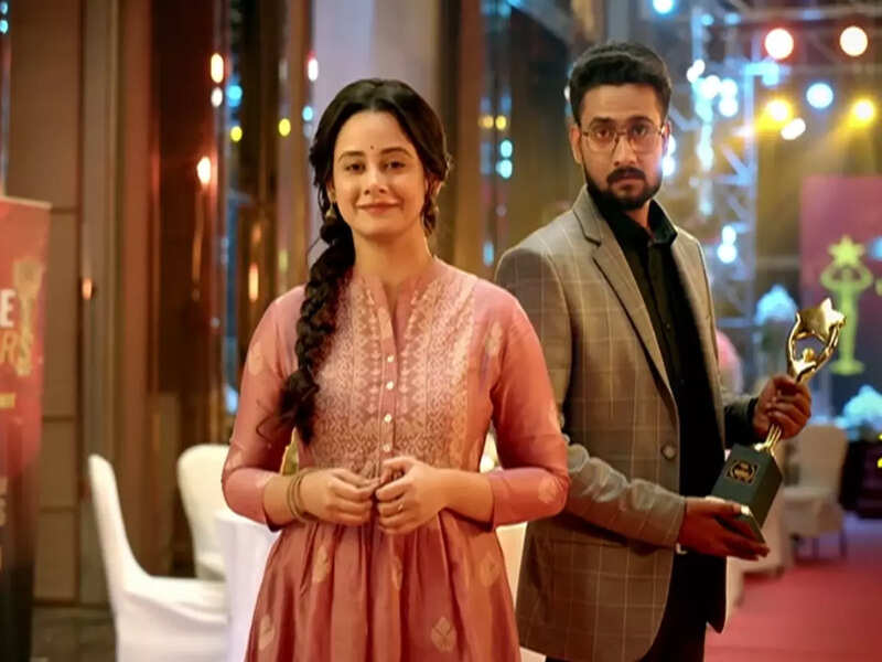 ‘Amader Ei Poth Jodina Sesh Hoy’ fame Writwik Mukherjee teams up with ...