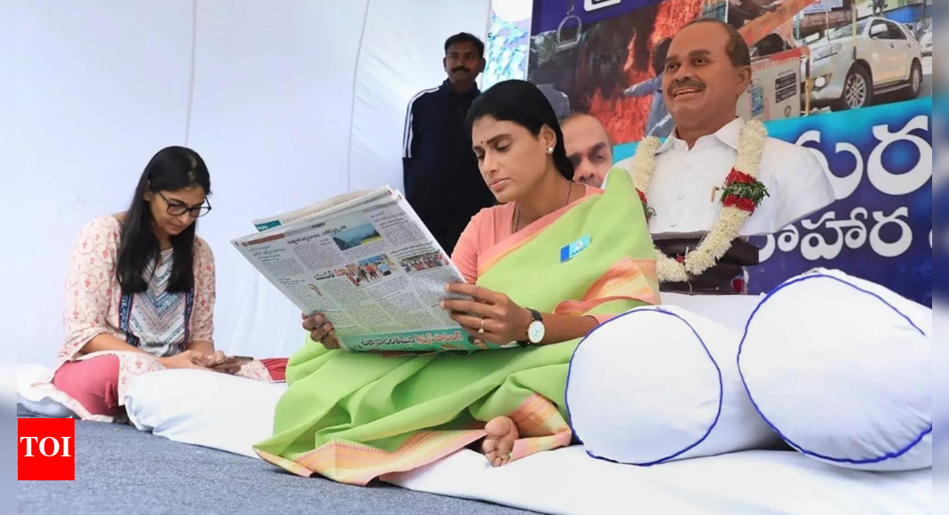 Telangana high court allows YS Sharmila to resume padayatra | Hyderabad News - Times of India