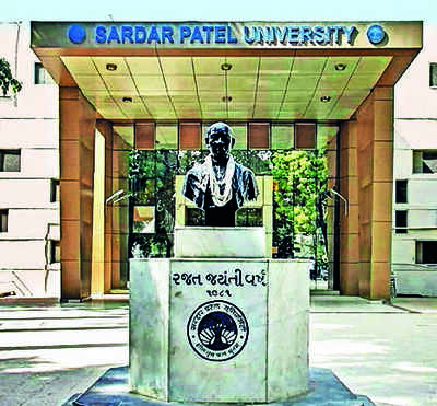 Spu: ‘khadi’ Theme At Spu’s 65th Annual Convocation | Vadodara News ...