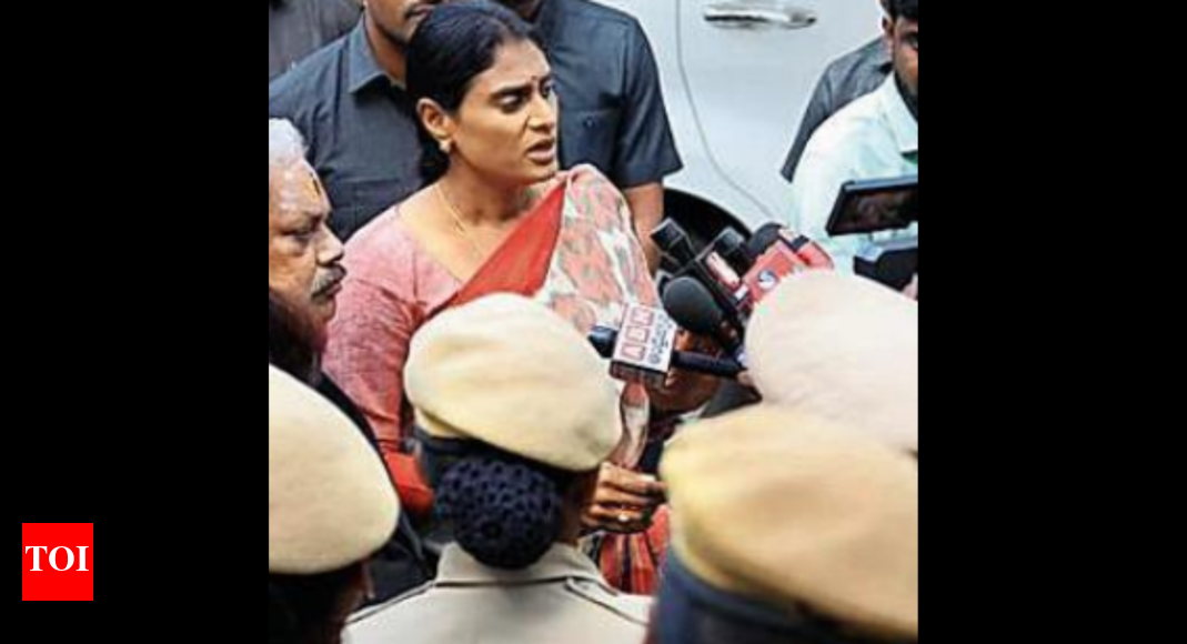 Sharmila: Sharmila Gets High Court Nod To Resume Yatra | Hyderabad News - Times of India