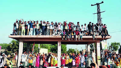 Rajan Beside Him, Rahul Slams Centre’s Policies | Jaipur News - Times ...