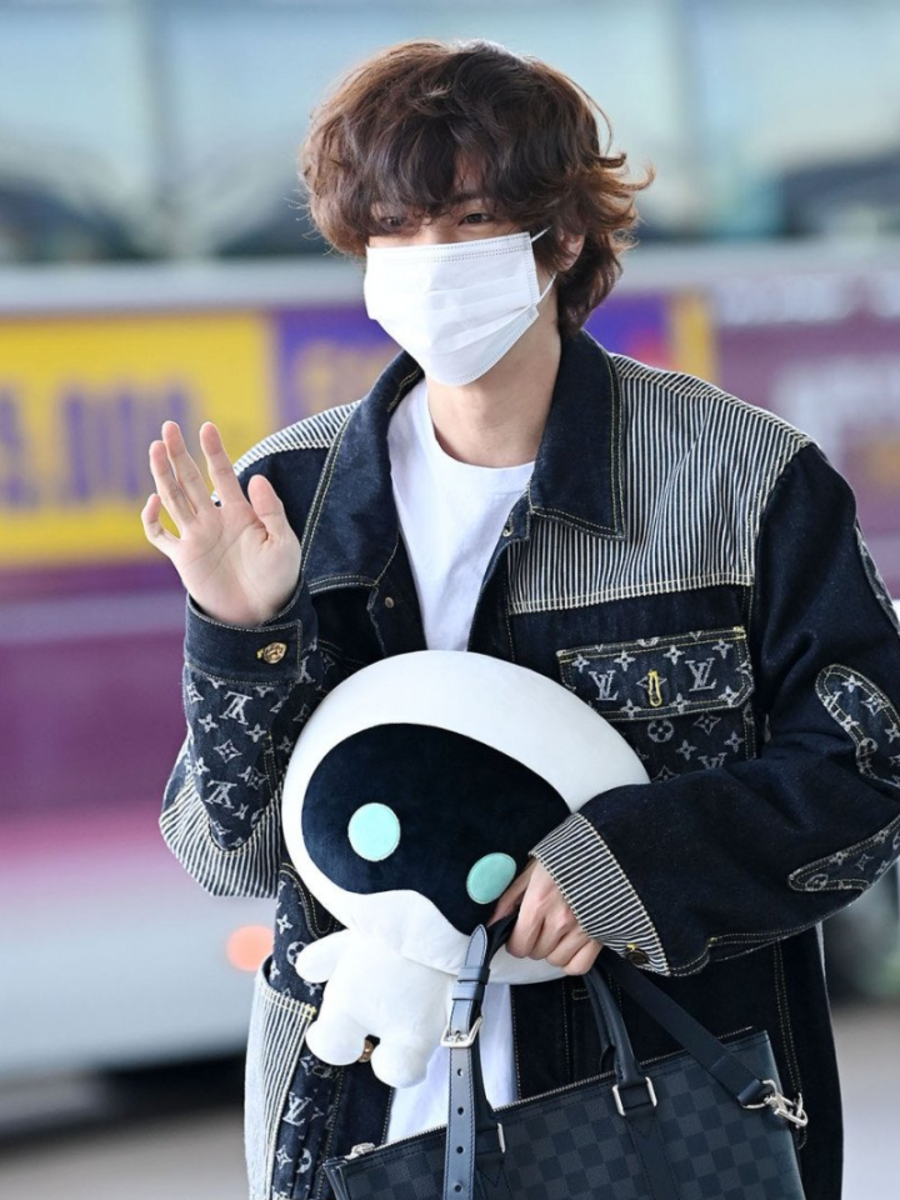 BTS’ Jin-inspired Trendy Bags for all Occasions | Zoom TV