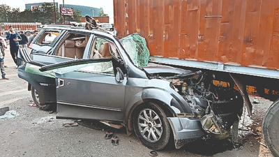 Four Killed, 4 Injured As Suv Crashes Into Container | Vadodara News ...