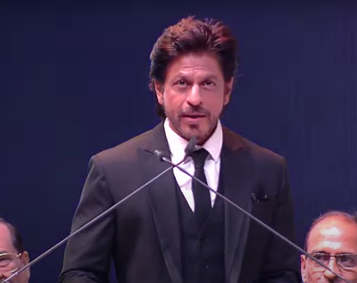 Shah Rukh Khan speaks in Bengali, wins hearts at KIFF inauguration ...