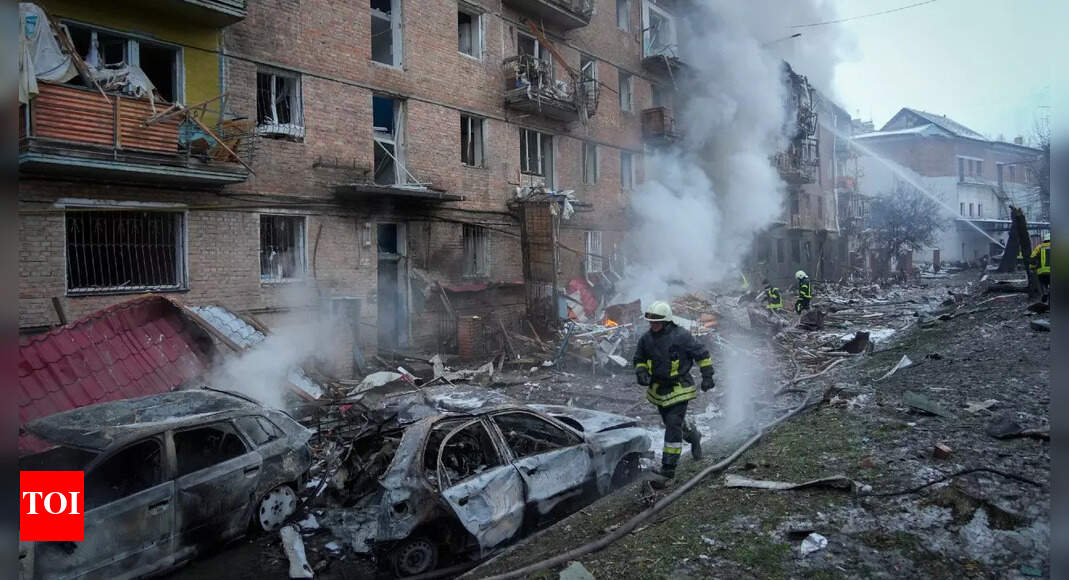 Russia Ukraine War: Fog-shrouded Kyiv recovers after Russia strikes, power restored to 6 million ...