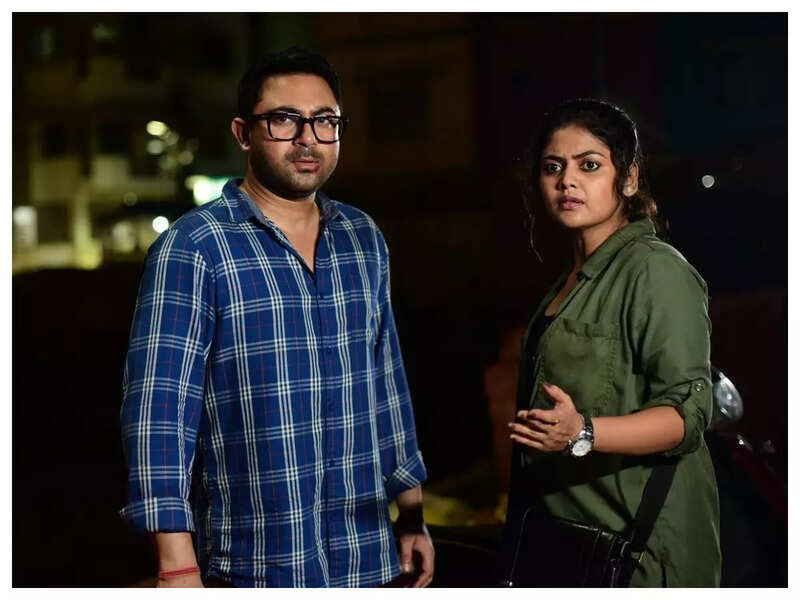 Soham and Saayoni in Sayantan Ghosal’s dark comedy on existential ...