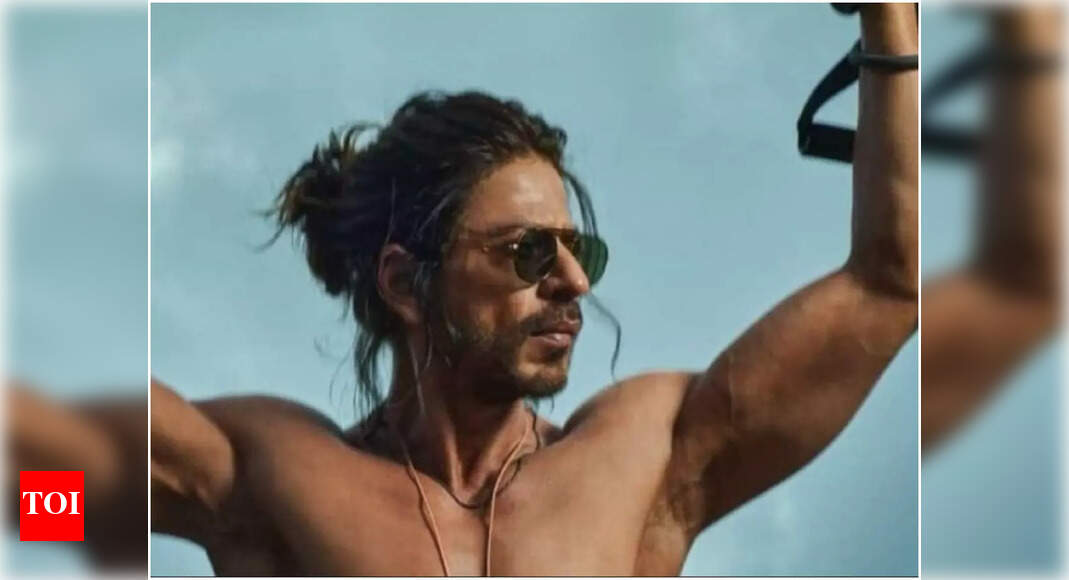 Amidst Besharam Rang row, Shah Rukh Khan says Pathaan is also very patriotic | Hindi Movie News ...