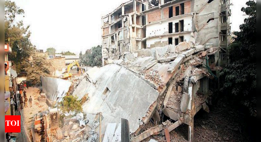 Big part of building collapses in Lucknow, none injured | Lucknow News ...