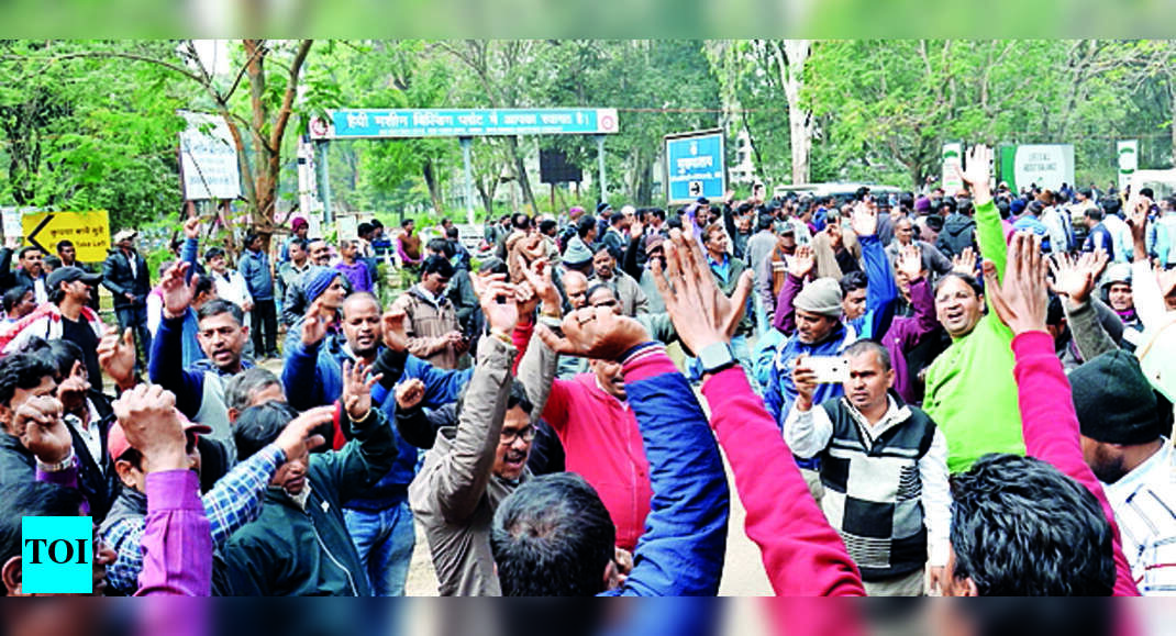Poetry, Slogans And Rally Mark Day 45 Of Hec Executives’ Strike ...