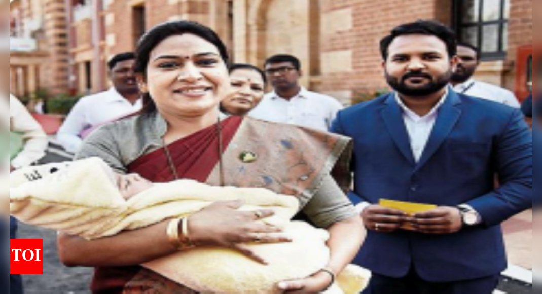 Baby gets early lessons in politics with MLA MOM in Nagpur | Nagpur ...