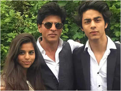 Shah Rukh Khan recollects crying with his kids in a hotel room after ...