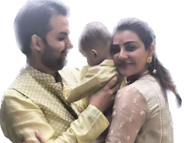 Kajal Aggarwal shares a new family photo; father and son Neil twin in ...