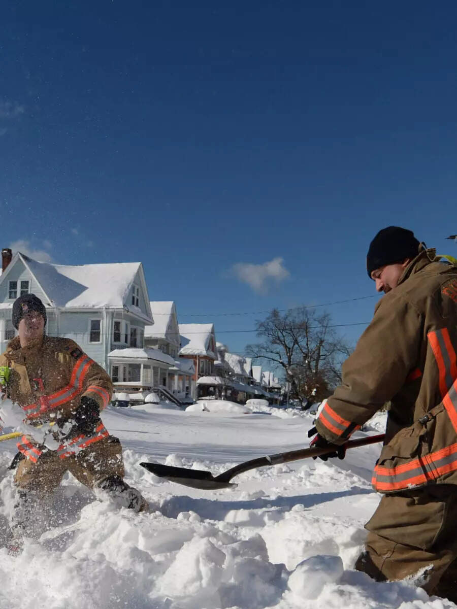 Winter storm grips US, Canada | Times of India
