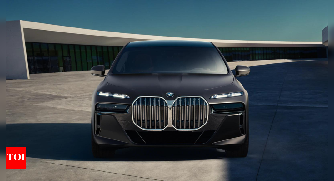 Bmw: 2023 BMW 7 series and i7 EV India launch on January 7: What's ...