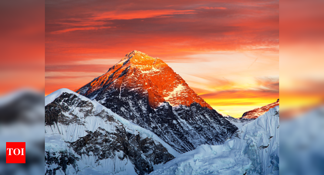 Watch 360 degree view of what’s it like on top of Mount Everest - Times ...