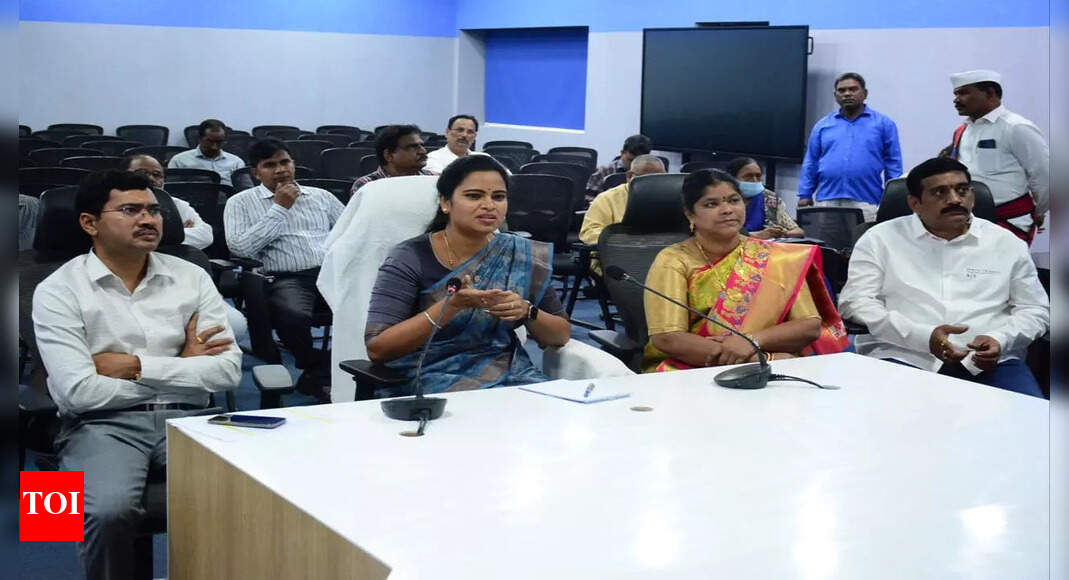 Andhra Pradesh health minister Vidadala Rajani review on Covid conditions | Visakhapatnam News ...