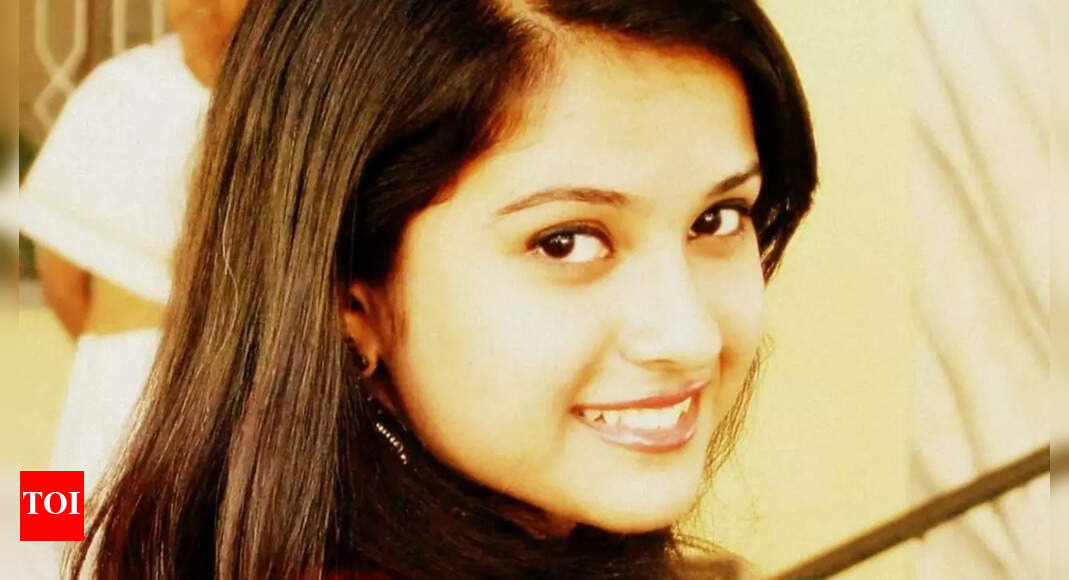 Disha Salian: Maharashtra to form SIT to probe Disha Salian's death | Nagpur News - Times of India