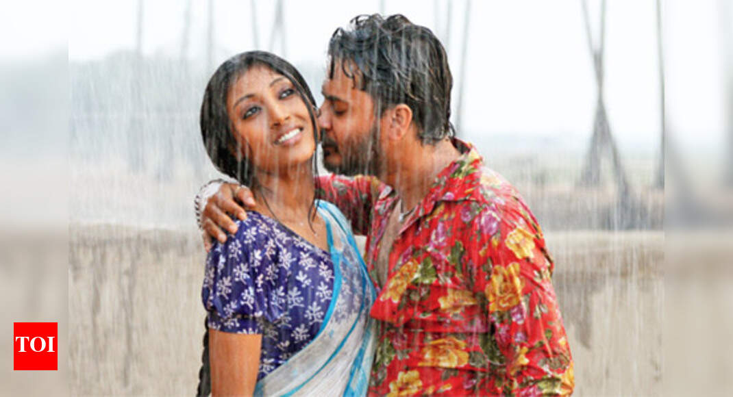Ajob Prem Ebong... Movie Review {3/5}: Critic Review of Ajob Prem Ebong ...