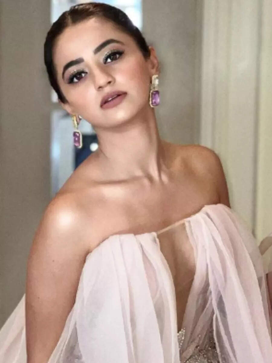 Stunning looks of Helly Shah | Times of India