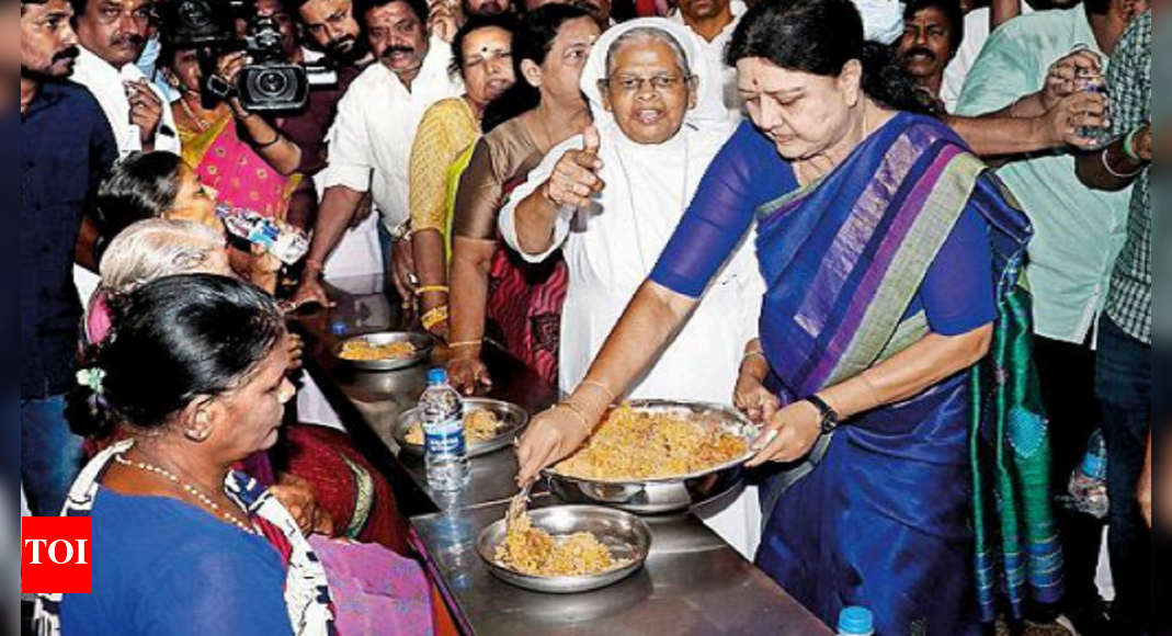 Sasikala: J Jayalalithaa refused to go abroad for treatment: V K ...