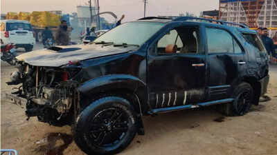 Maharashtra BJP MLA Jaykumar Gore suffers injuries after car falls into ...