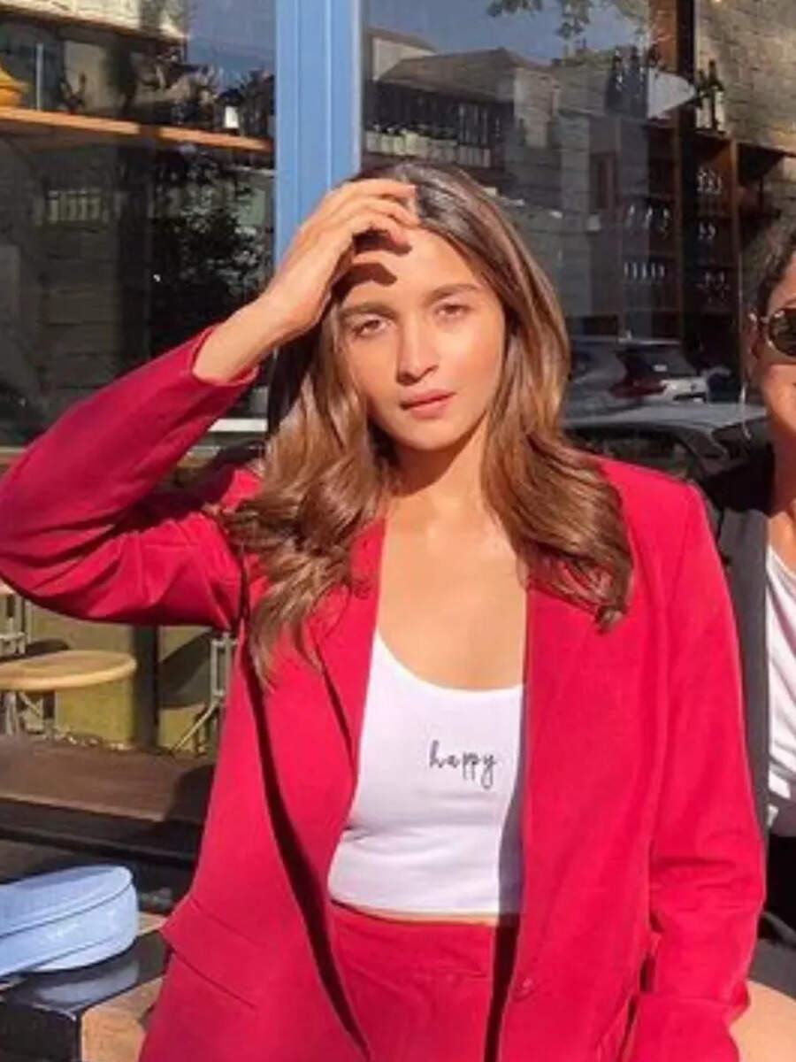 Alia Bhatt's style file to ring in the holiday cheer | Zoom TV