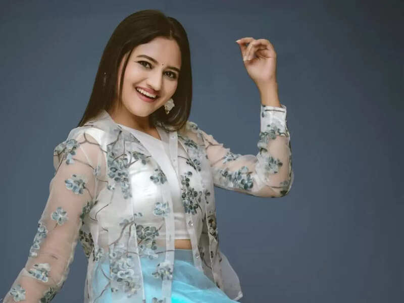 Ranjani Raghavan ups the glam quotient in her latest photoshoot; see ...