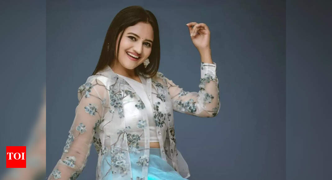 Ranjani Raghavan ups the glam quotient in her latest photoshoot; see ...