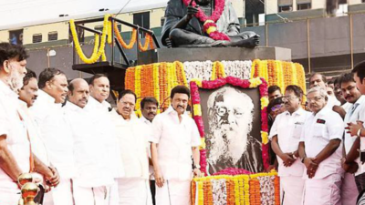 Tamil Nadu leaders pay homage to Periyar, M G Ramachandran on death ...