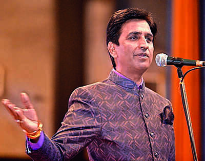 Vishwas: Kumar Vishwas’ Verses Win Hearts | Lucknow News - Times of India