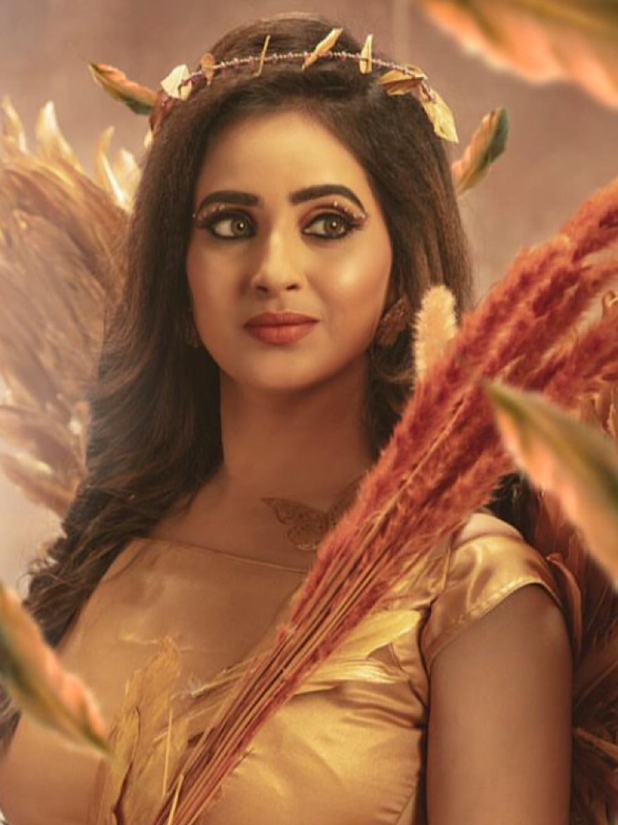 10 most glamorous looks of Mounika Devi | Times of India