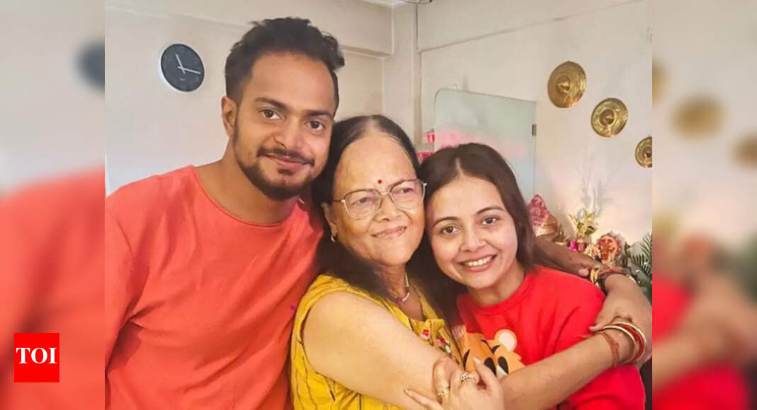Devoleena Bhattacharjee celebrates Christmas with her hubby Shahnawaz ...