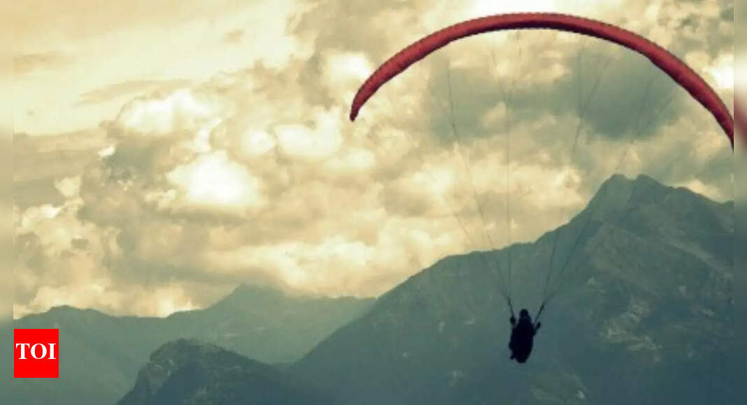 Korean paraglider tangled in Chinese manjha falls to death | Ahmedabad ...