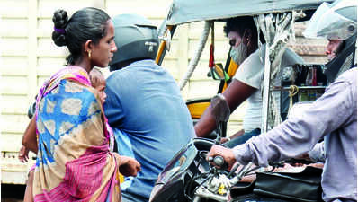 No End In Sight For Menace Of Begging At Traffic Signals | Chennai News ...