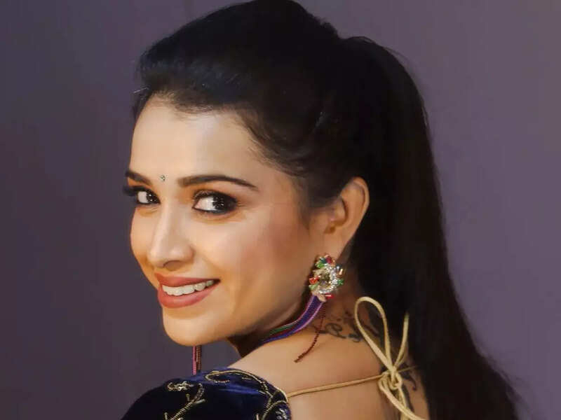 Super Queen host Swetha Changappa earns laurels for her performance in ...