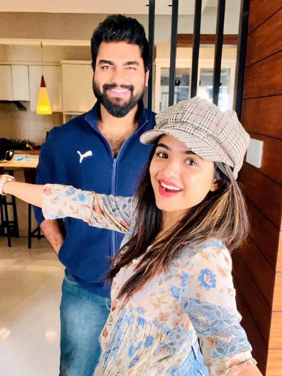 Lovey-dovey pics of Robin and bae Arati Podi | Times of India