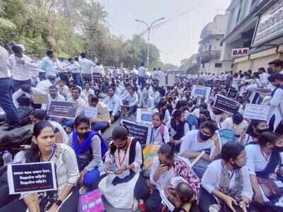 Privatization brings vocational teachers on streets to protest | Nagpur ...