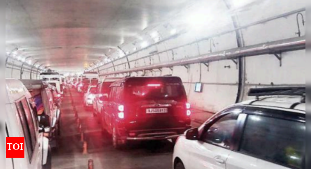 Tunnel: Record 19,383 vehicles cross Atal Tunnel in 24 hours ...