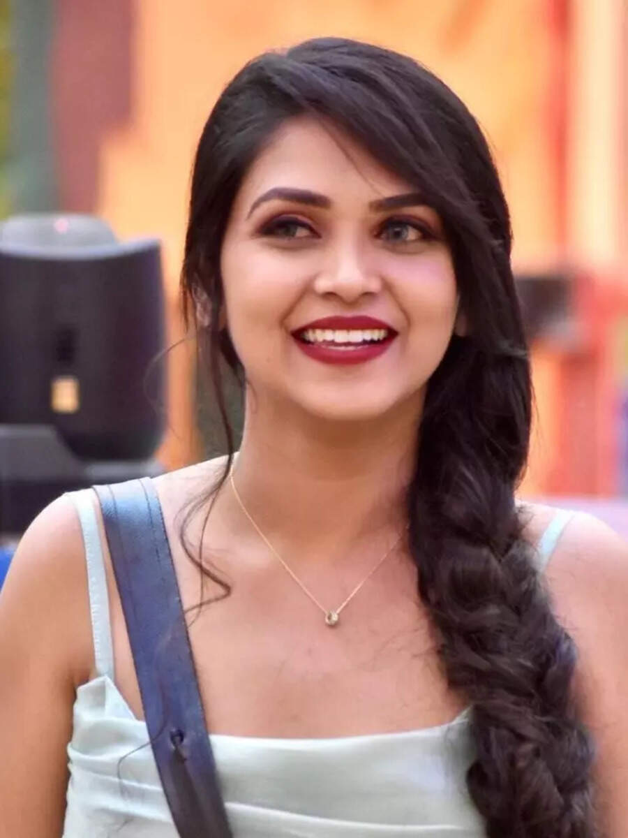 Bigg Boss Kannada 9 evicted contestant Amulya Gowda's glamorous looks ...